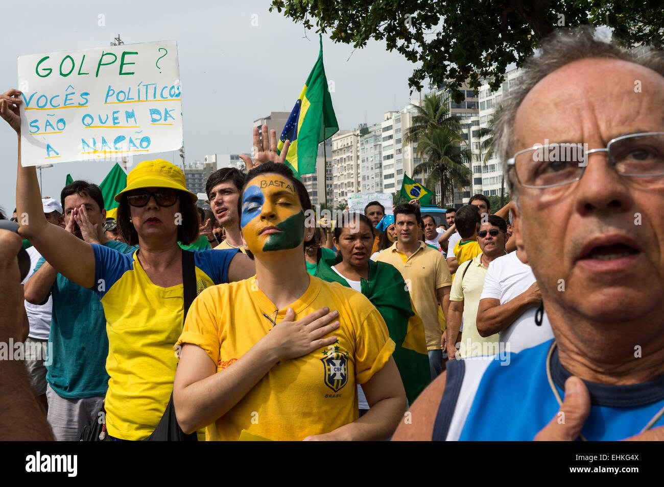 Live nation crowd hi-res stock photography and images - Alamy