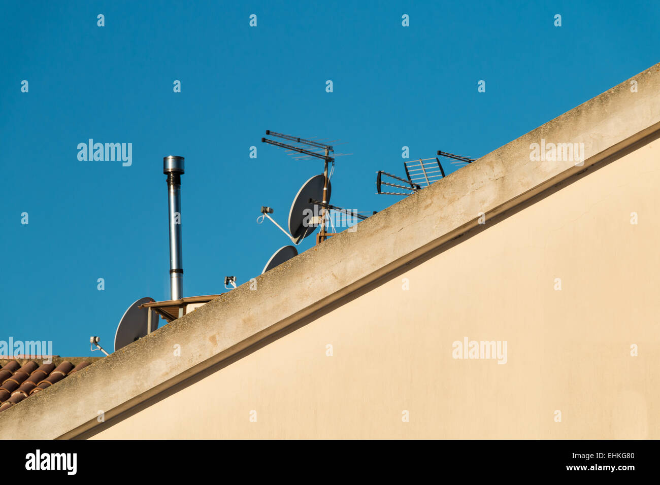 Parabolic antennae roof hi-res stock photography and images - Alamy