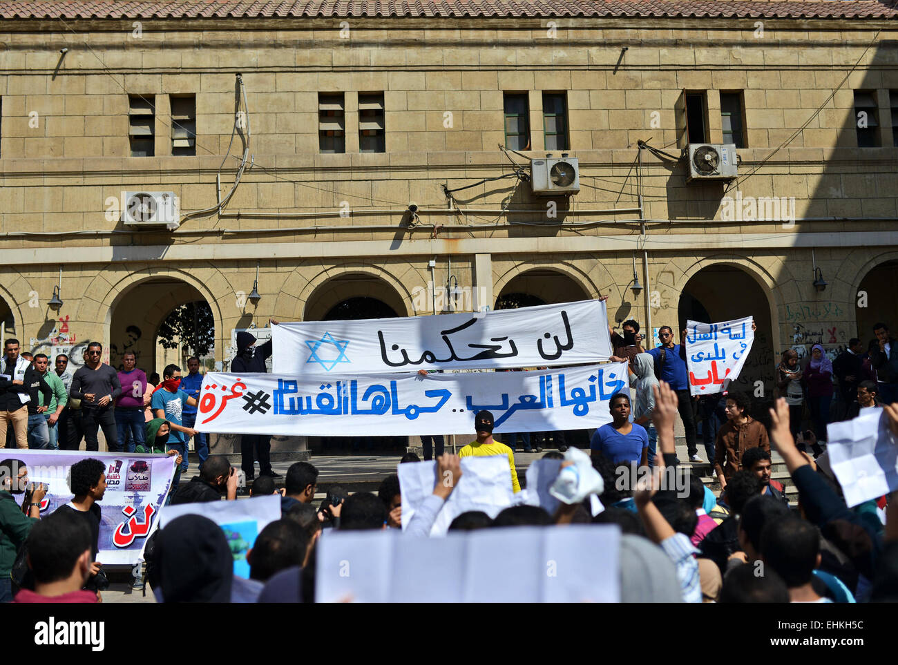 Cairo, Egypt. 15th Mar, 2015. Egyptian students who support Muslim ...