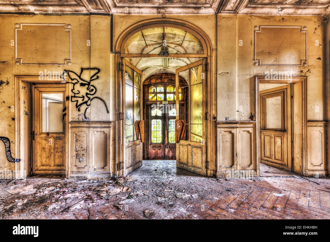 Derelict lobby in an abandoned manor Stock Photo - Alamy