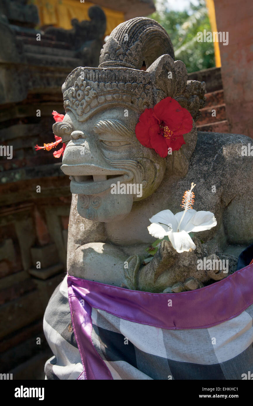 Statue temple garden hi-res stock photography and images - Alamy