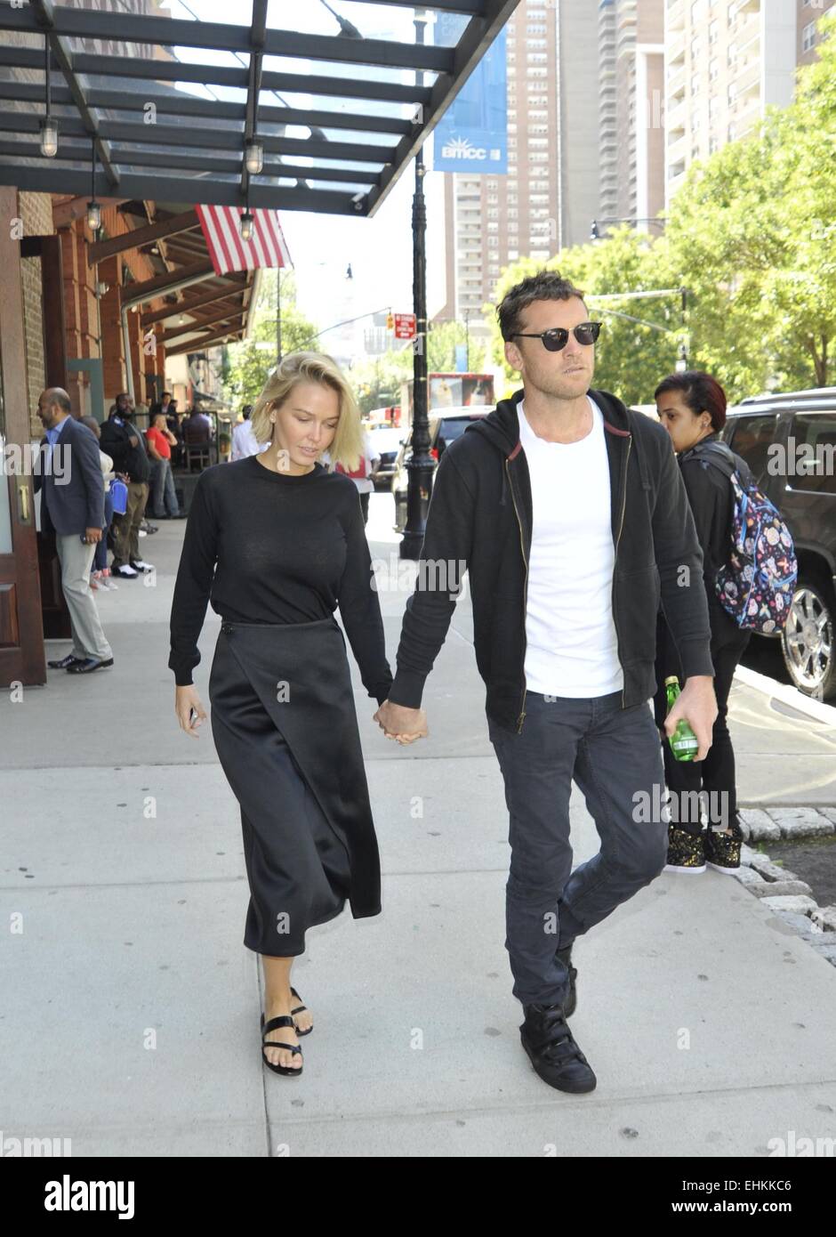 Lara Bingle Style 2022