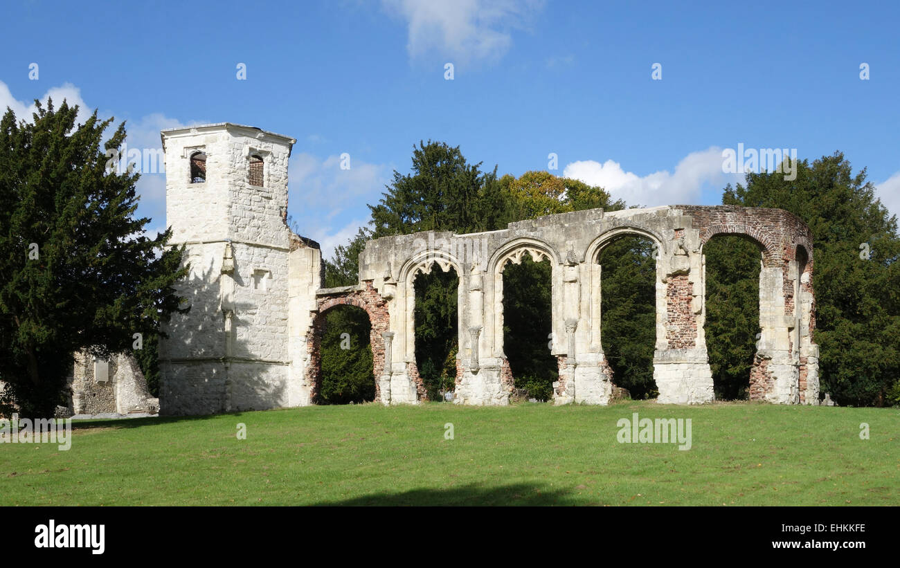 Ruined chapel in The Holy Ghost Cemetery Basingstoke Hampshire UK Stock ...