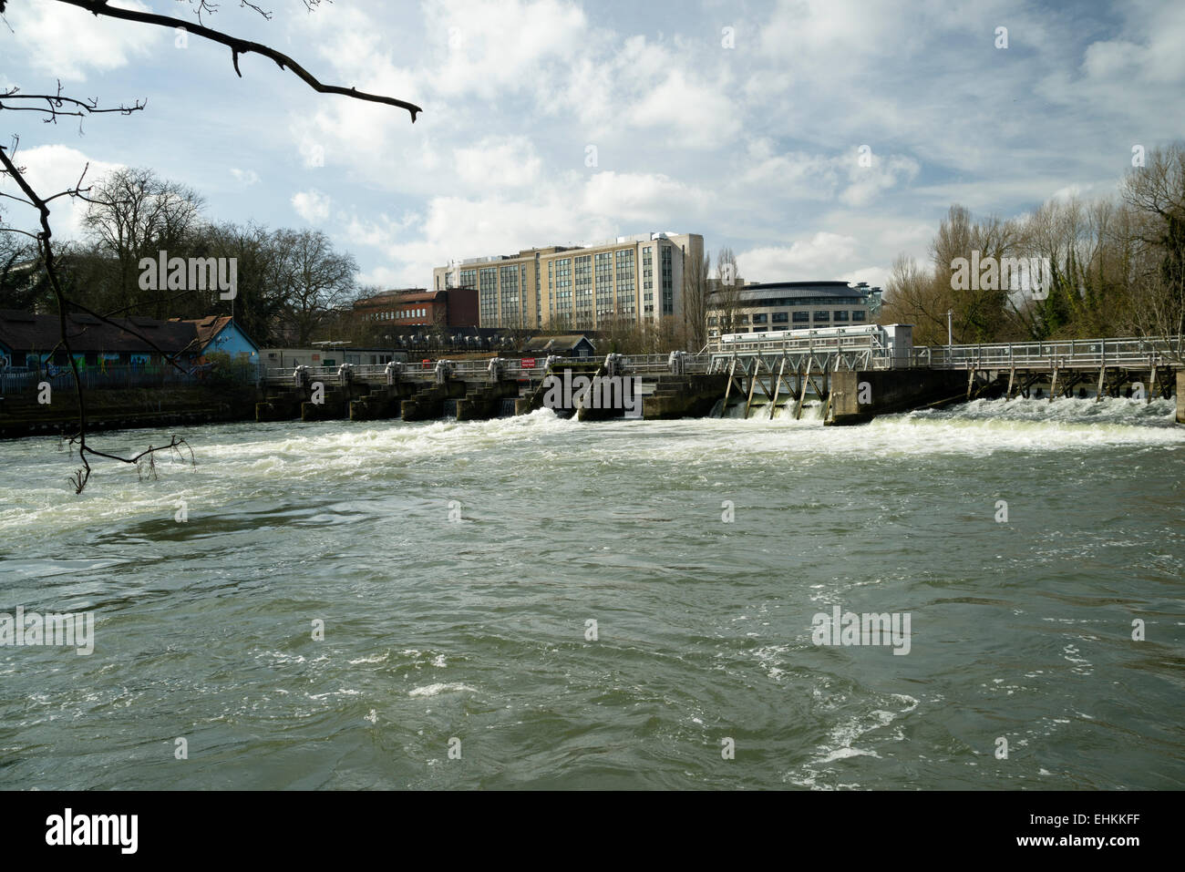 The Weir across the River Thames at Reading Stock Photo - Alamy