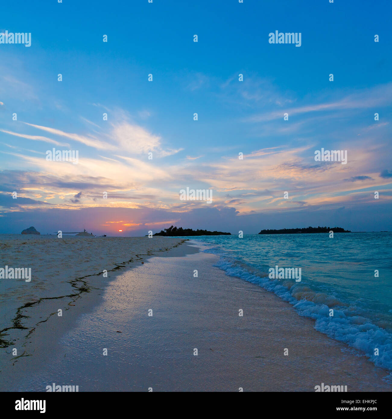 Landscape of Tropical Sand Beach and Indian Ocean at Sunset, Maldives ...