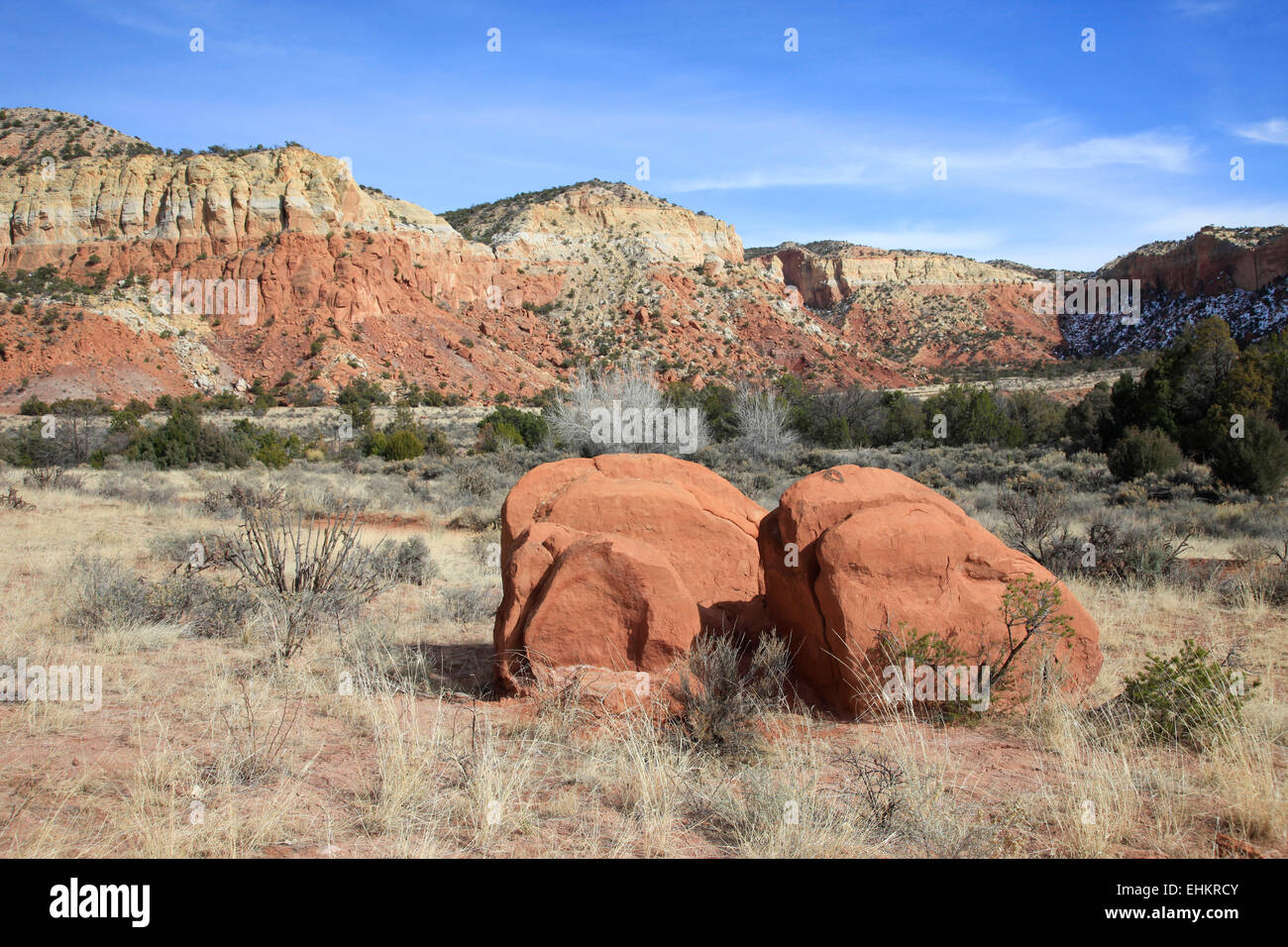 Red rock boulders and mountains Stock Photo - Alamy