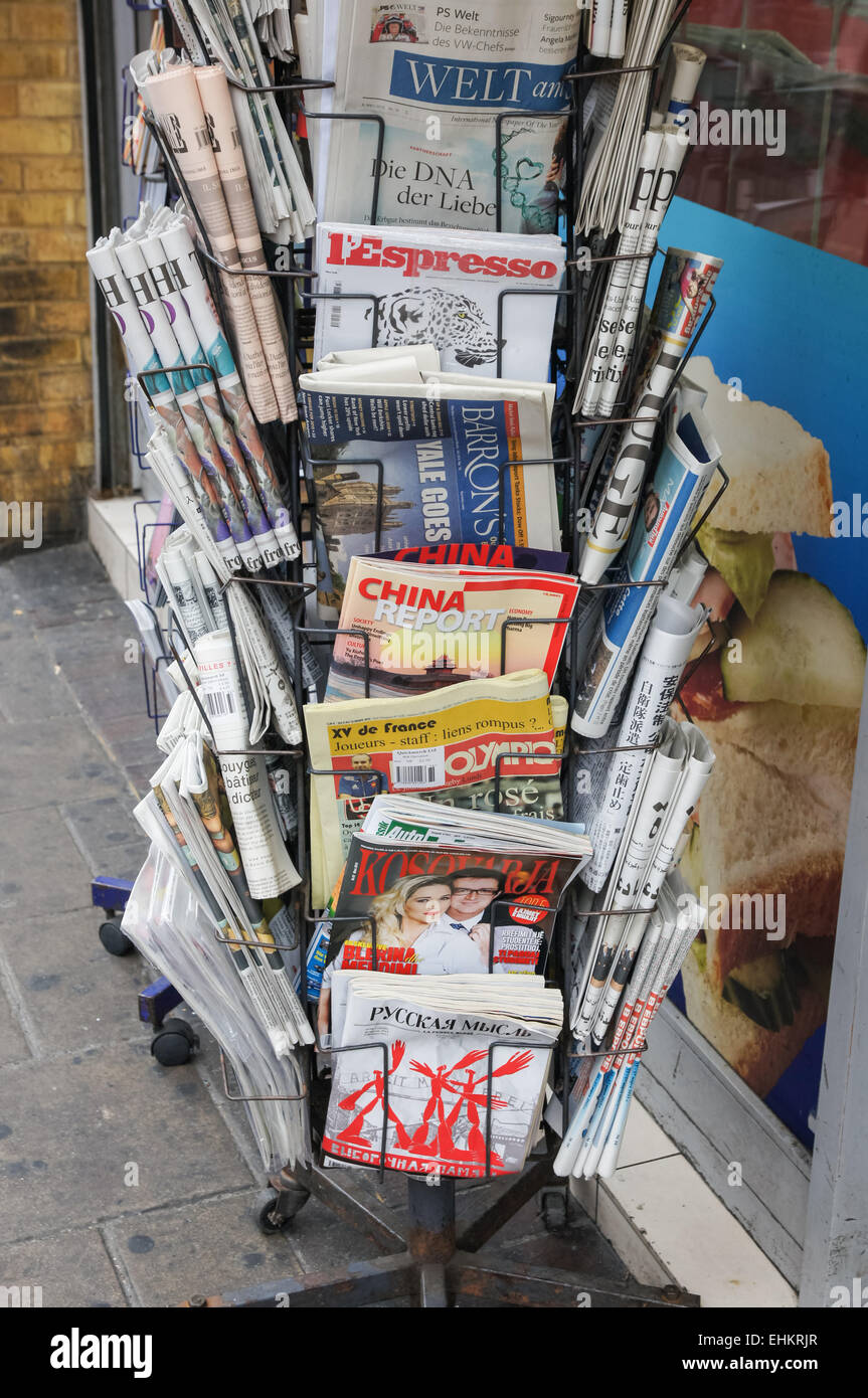 Uk newsagents shop hi-res stock photography and images - Alamy