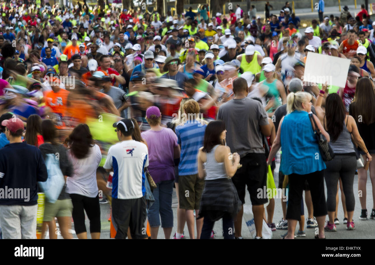 Los Angeles, California, USA. 15th Mar, 2015. Runners make their way ...