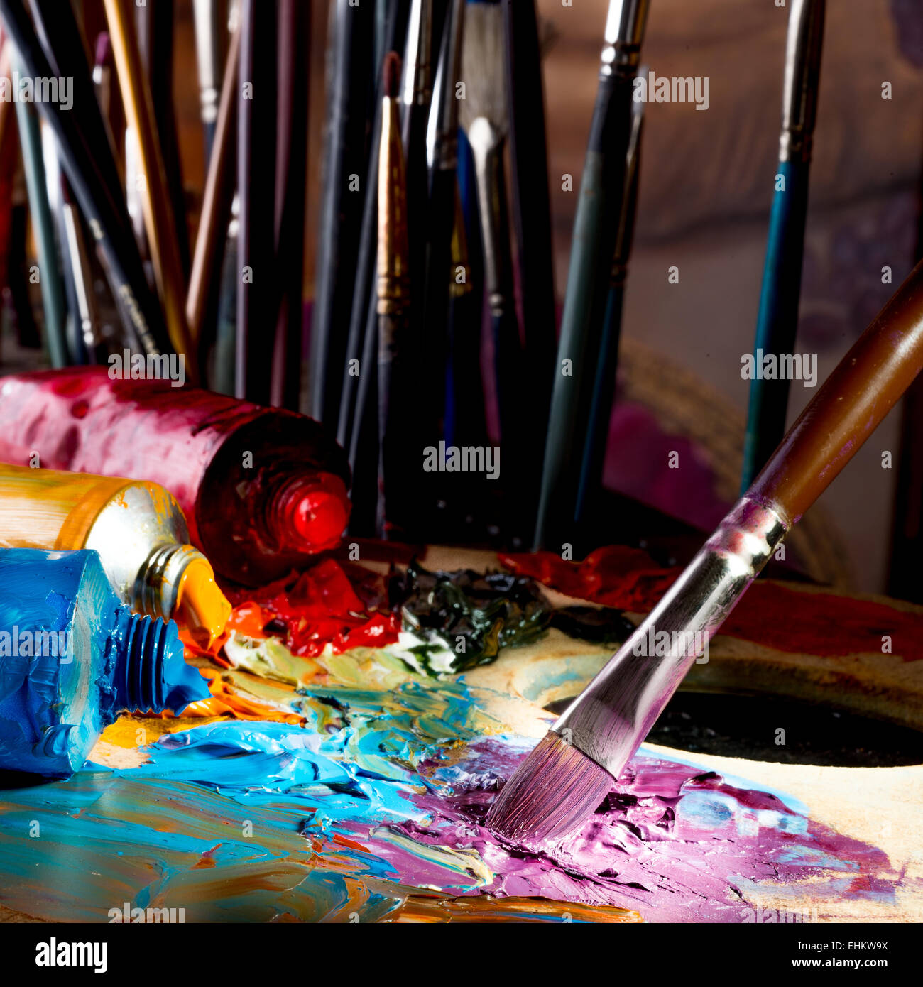 Artist easel paint brushes hi-res stock photography and images - Alamy