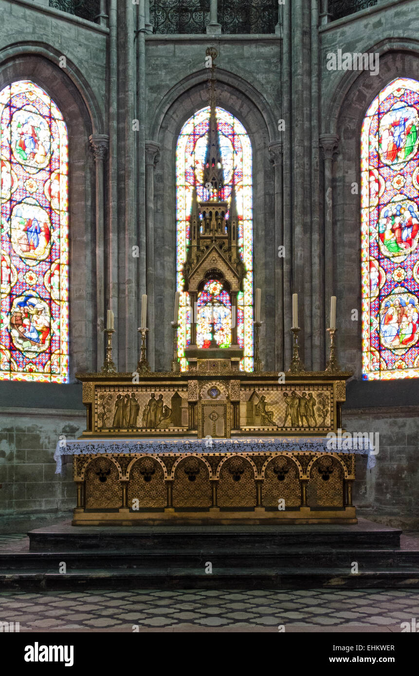 Stained glass panels surround the gilded altar of the Cathédrale Saint ...