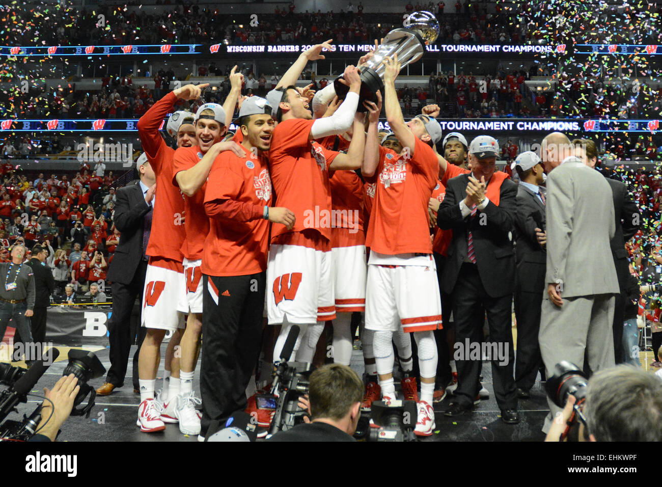 Ncaa basketball men's trophy hi-res stock photography and images - Alamy