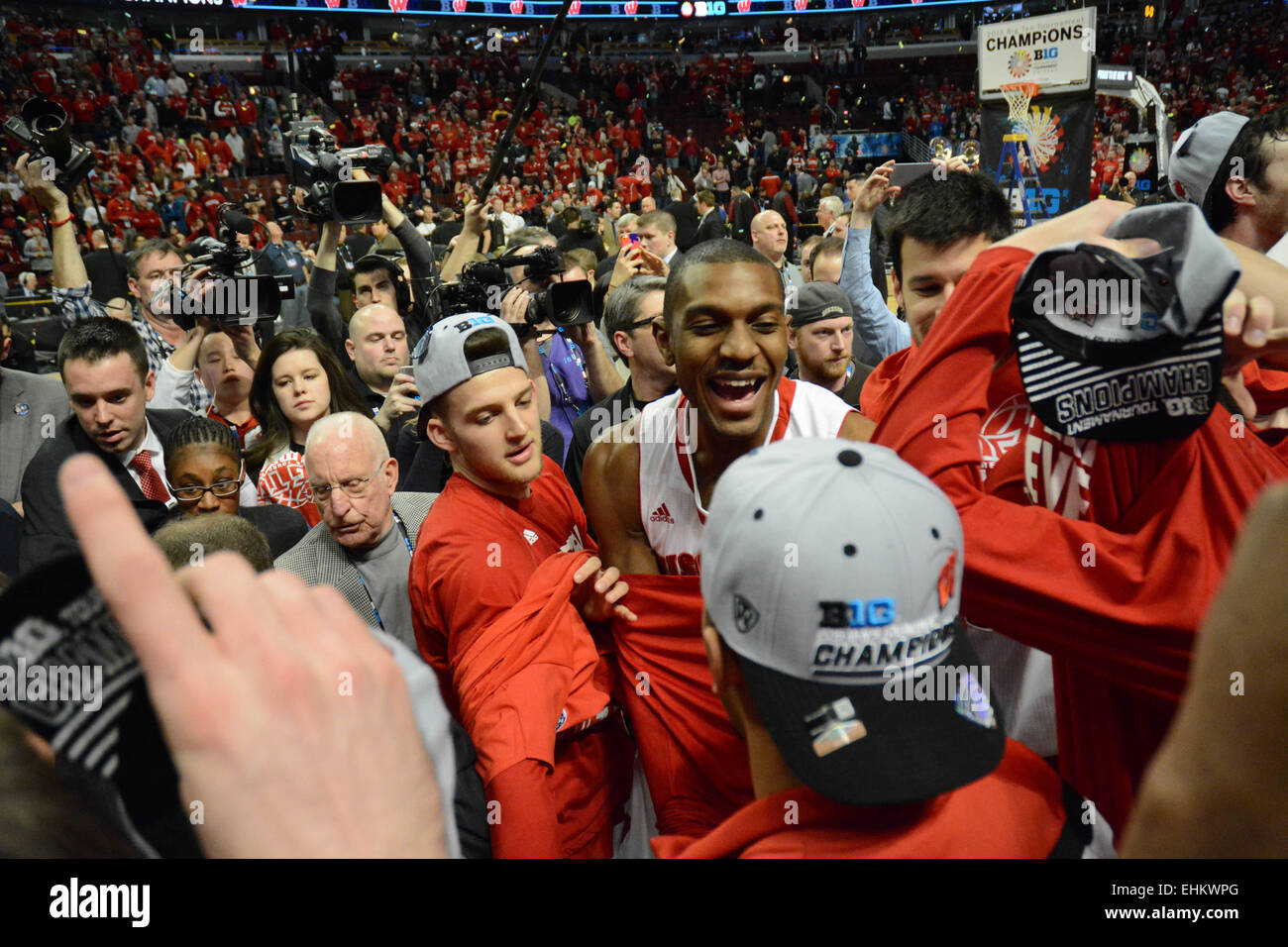Chicago, Illinois, USA. 15th Mar, 2015. Wisconsin Badgers celebrate ...