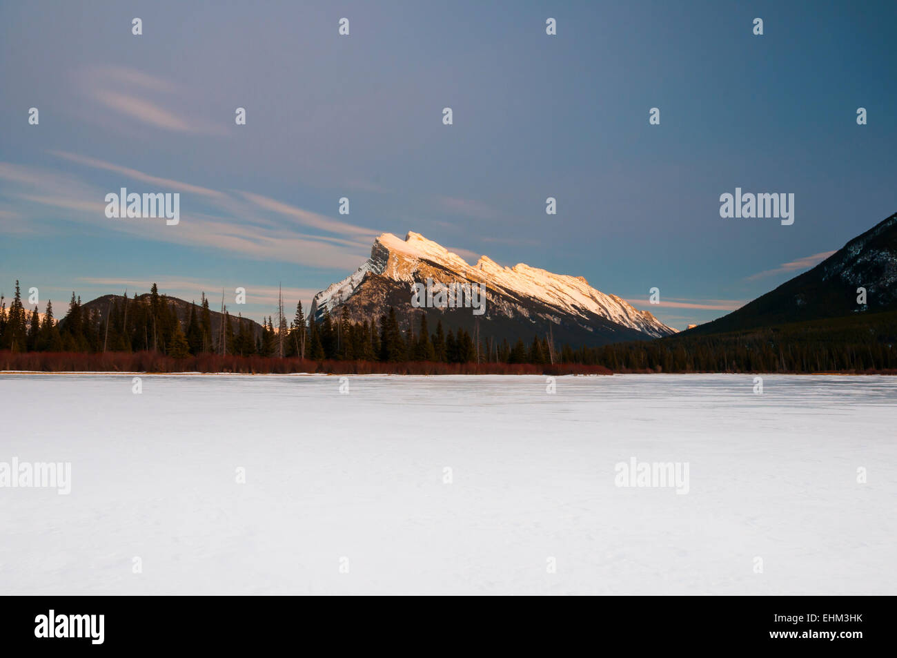 Night scenery Mount Rundle and Vermilion Lakes Banff National Park ...