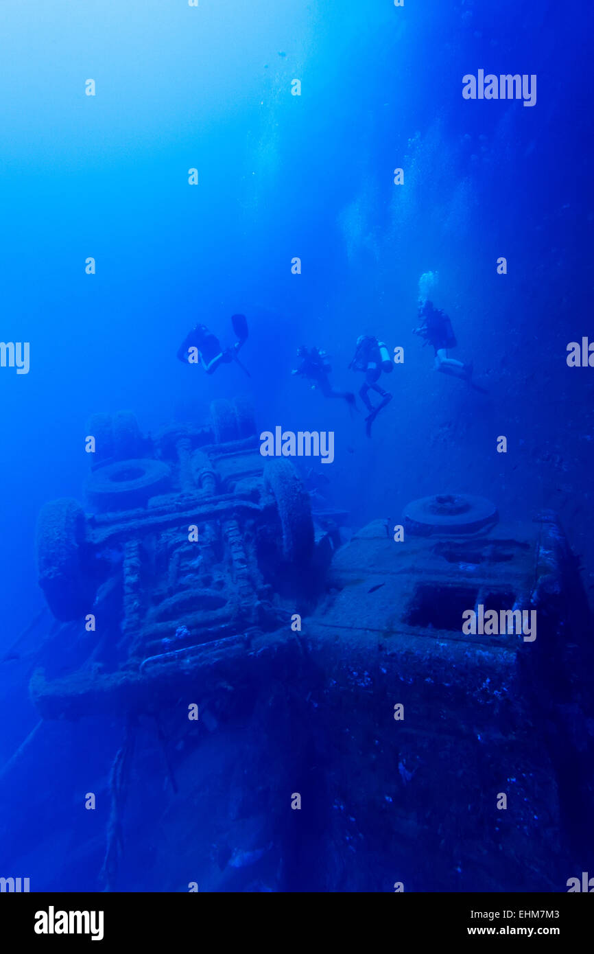 Car wreck underwater hi-res stock photography and images - Alamy