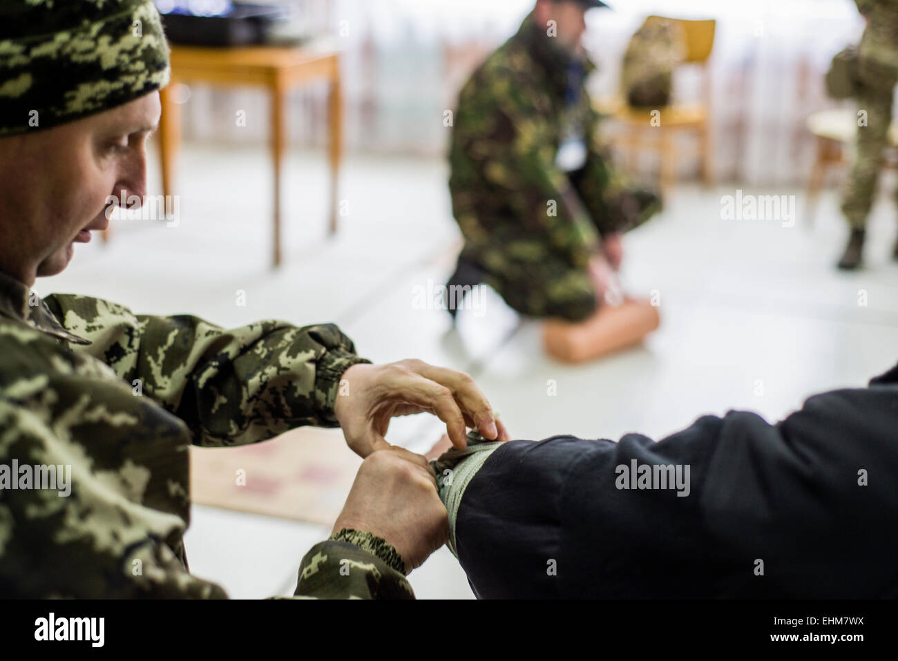 Soldier with bandage hi-res stock photography and images - Alamy