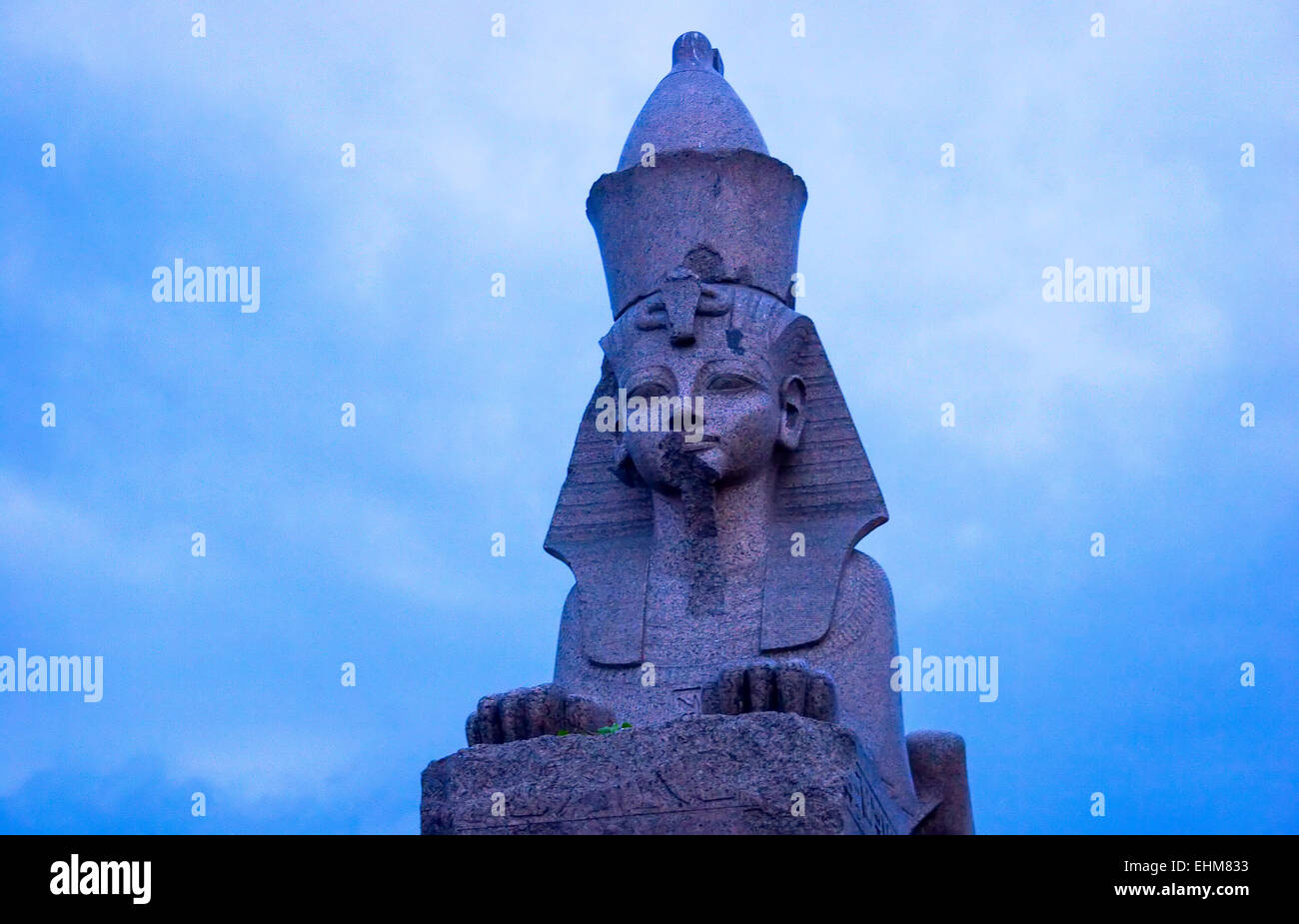 Russia statue and africa hi-res stock photography and images - Alamy