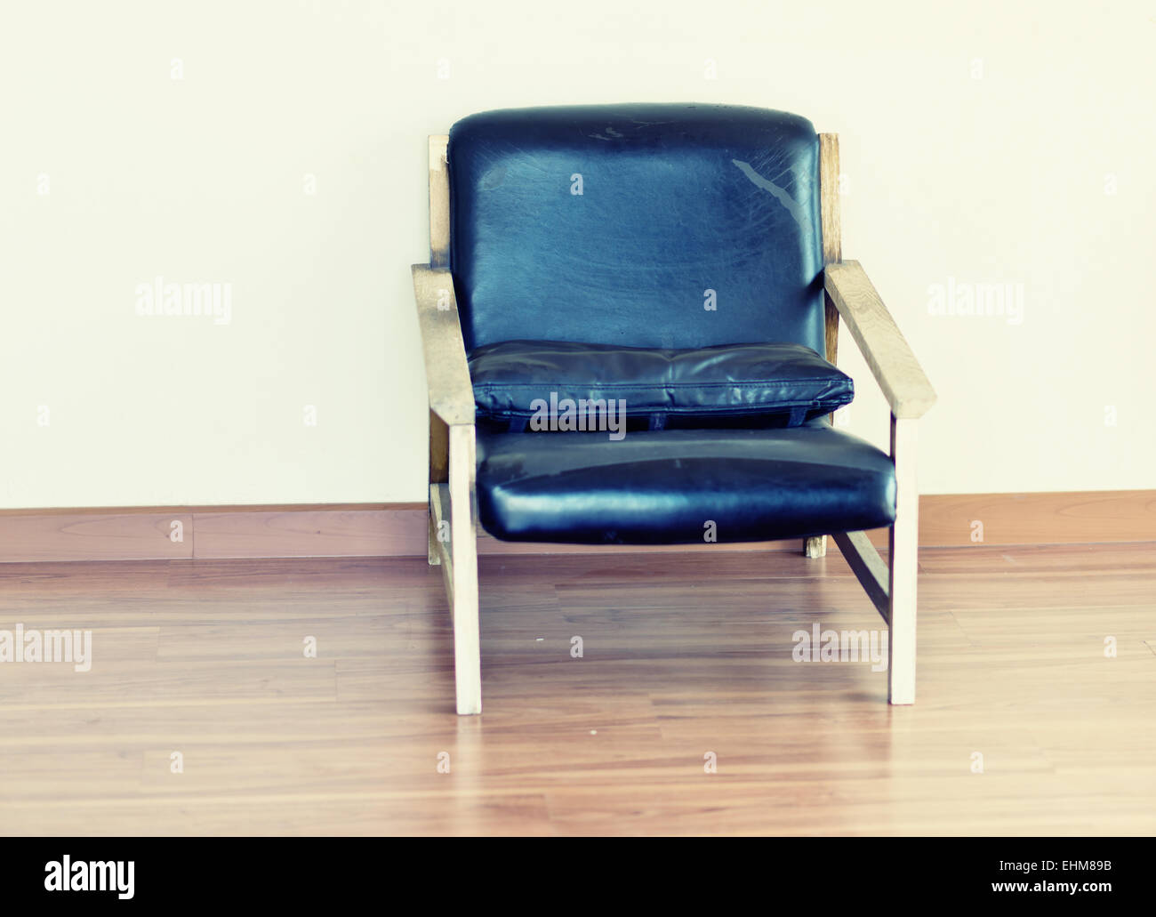 Old settee hi-res stock photography and images - Alamy