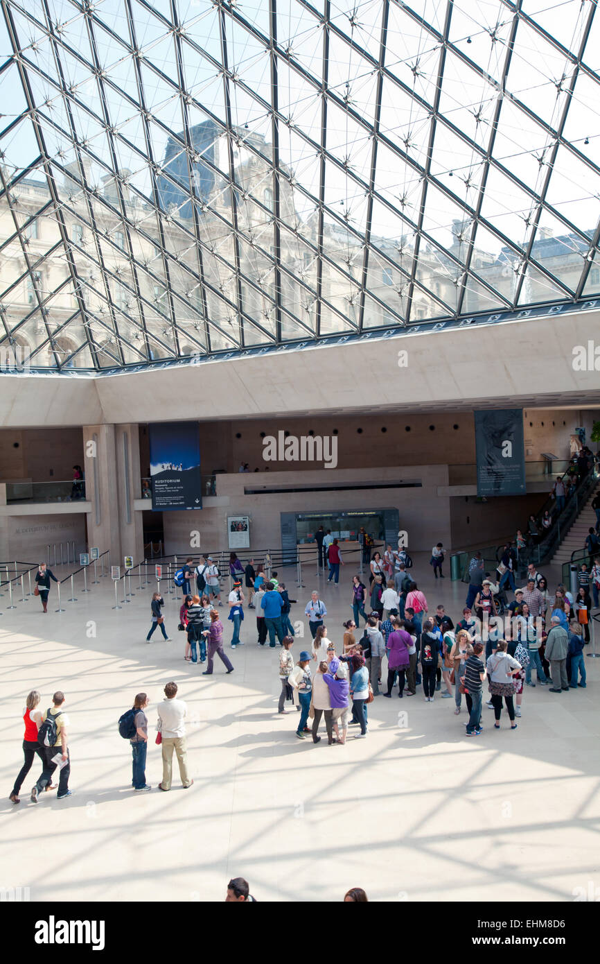 Lobby of the louvre museum hi-res stock photography and images - Alamy