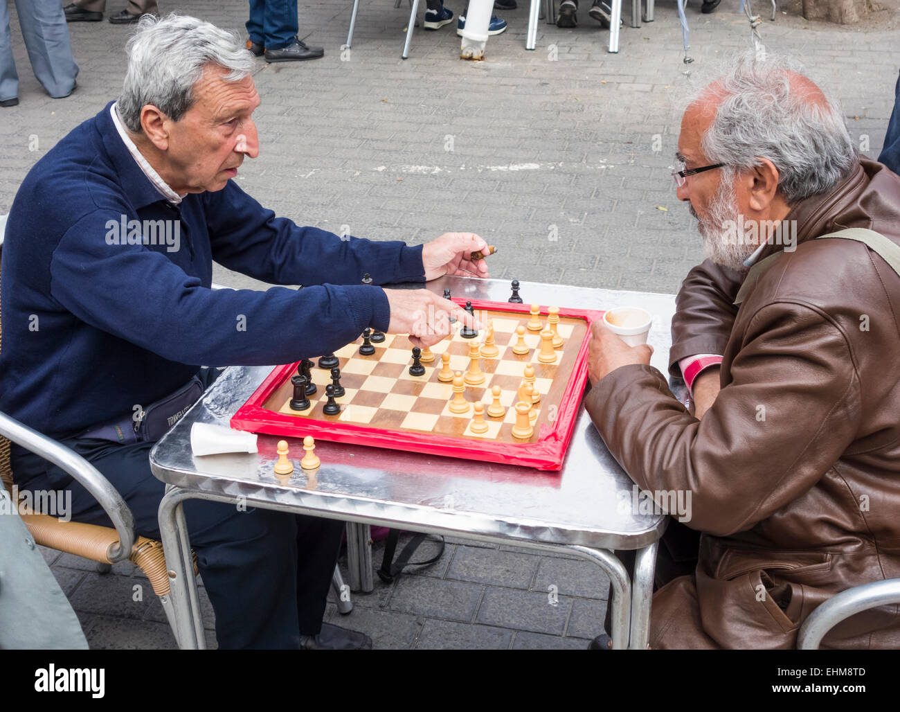 Men playing Chess in Parque Santa Catalina, Las Palmas, Gran Canaria ...