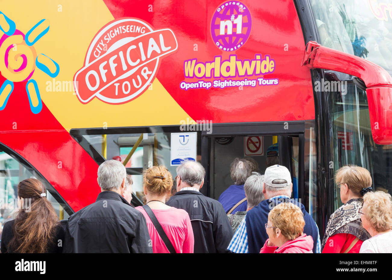 Bus queuing hi-res stock photography and images - Alamy