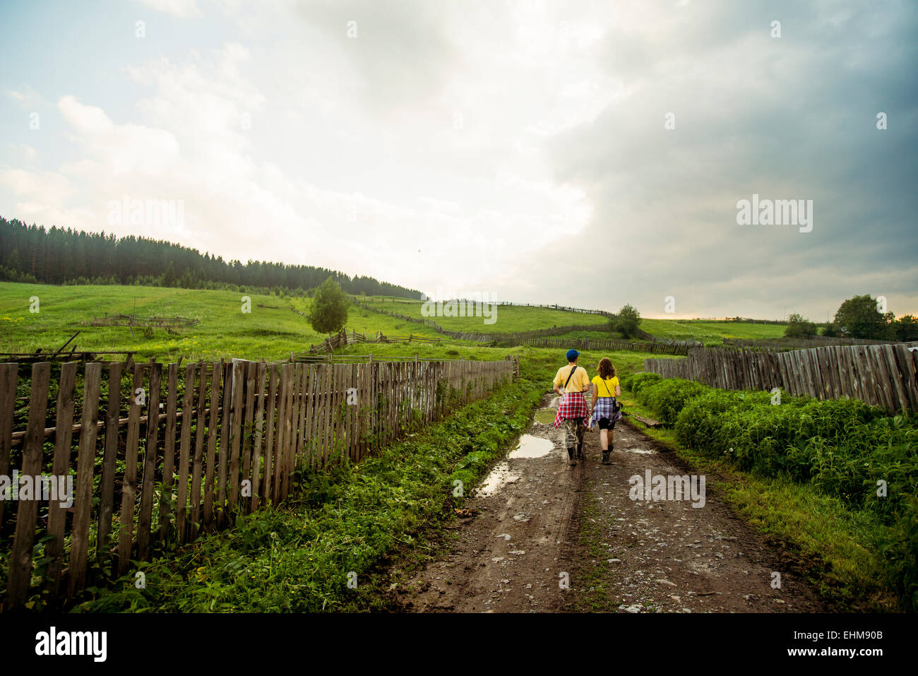 Caucasian couple walking on rural dirt road Stock Photo - Alamy