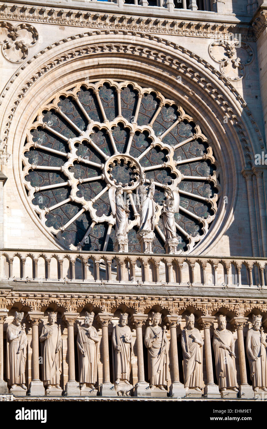 Round window of West facade, Cathedral Notre Dame de Paris (1160-1345 ...
