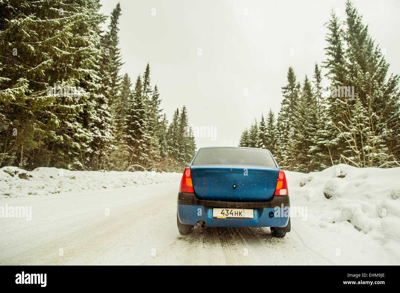 Car driving away road hi-res stock photography and images - Alamy