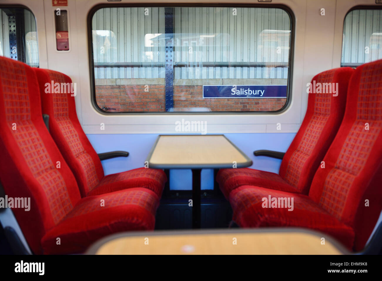 Salisbury train station hi-res stock photography and images - Alamy