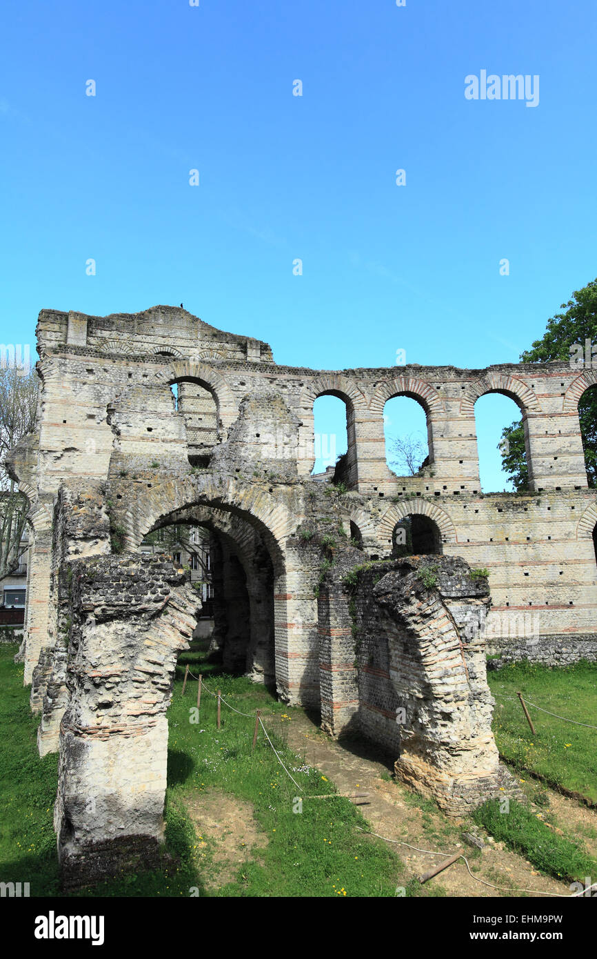 Palais Gallien, Roman amphitheatre (2 c.), Bordeaux, France Stock Photo ...