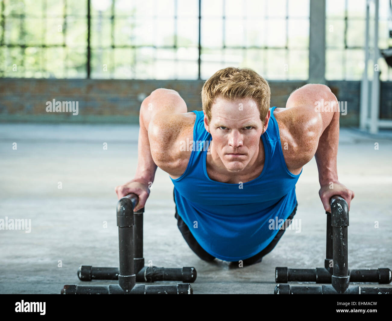 Man gym push ups hi-res stock photography and images - Alamy