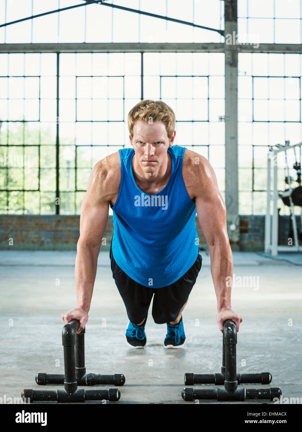 Caucasian man doing push ups in warehouse gym Stock Photo - Alamy