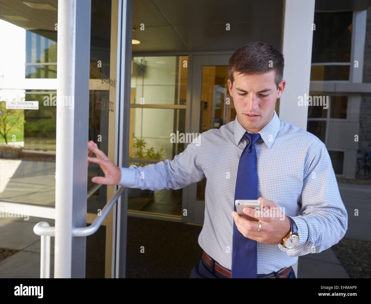 Man answering door hi-res stock photography and images - Alamy