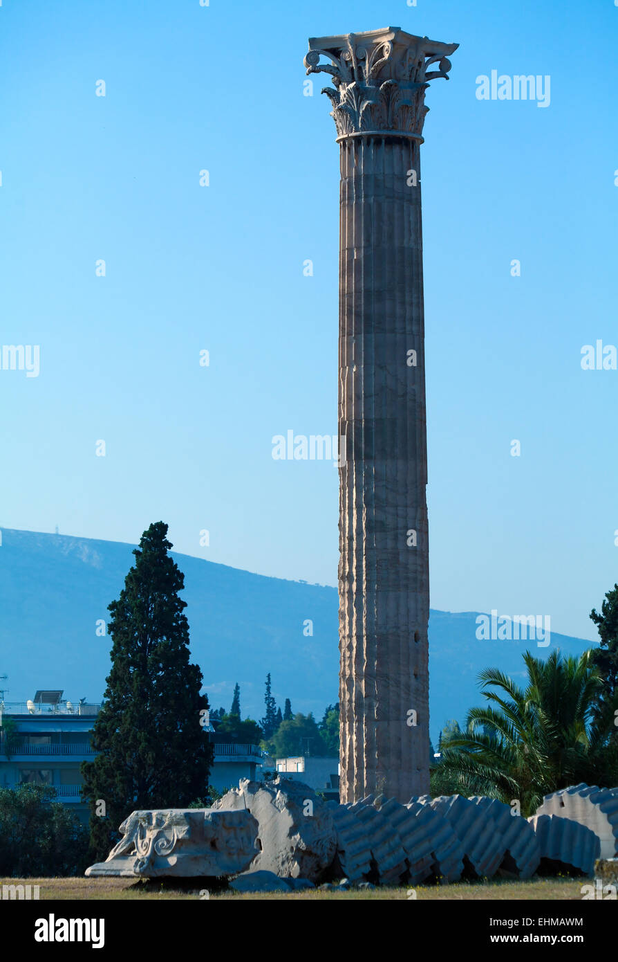 Corinf column near Olympieion, Temple of Olympian Zeus, Athens, Greece ...
