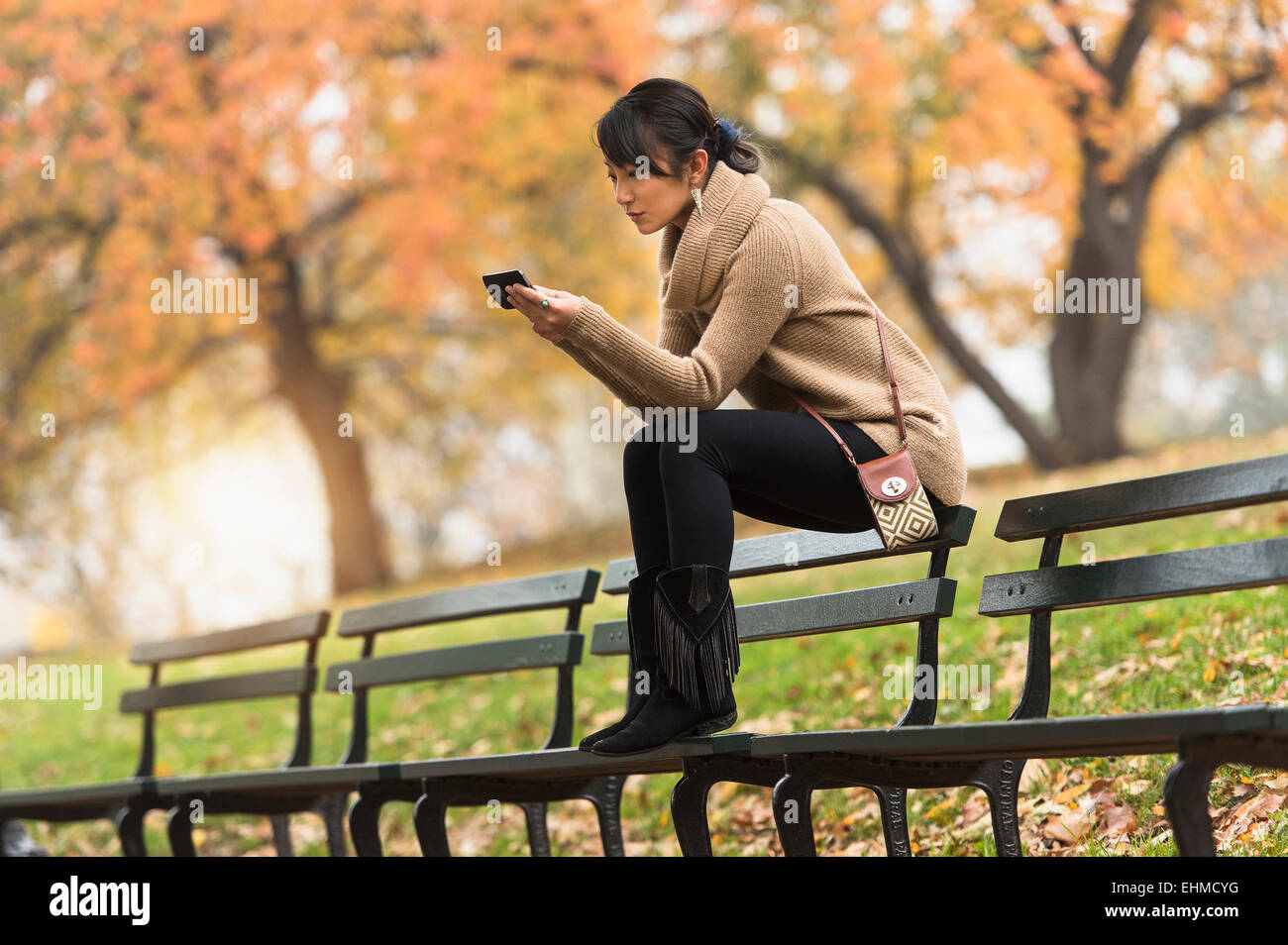 Woman in bench talking cell hi-res stock photography and images - Alamy