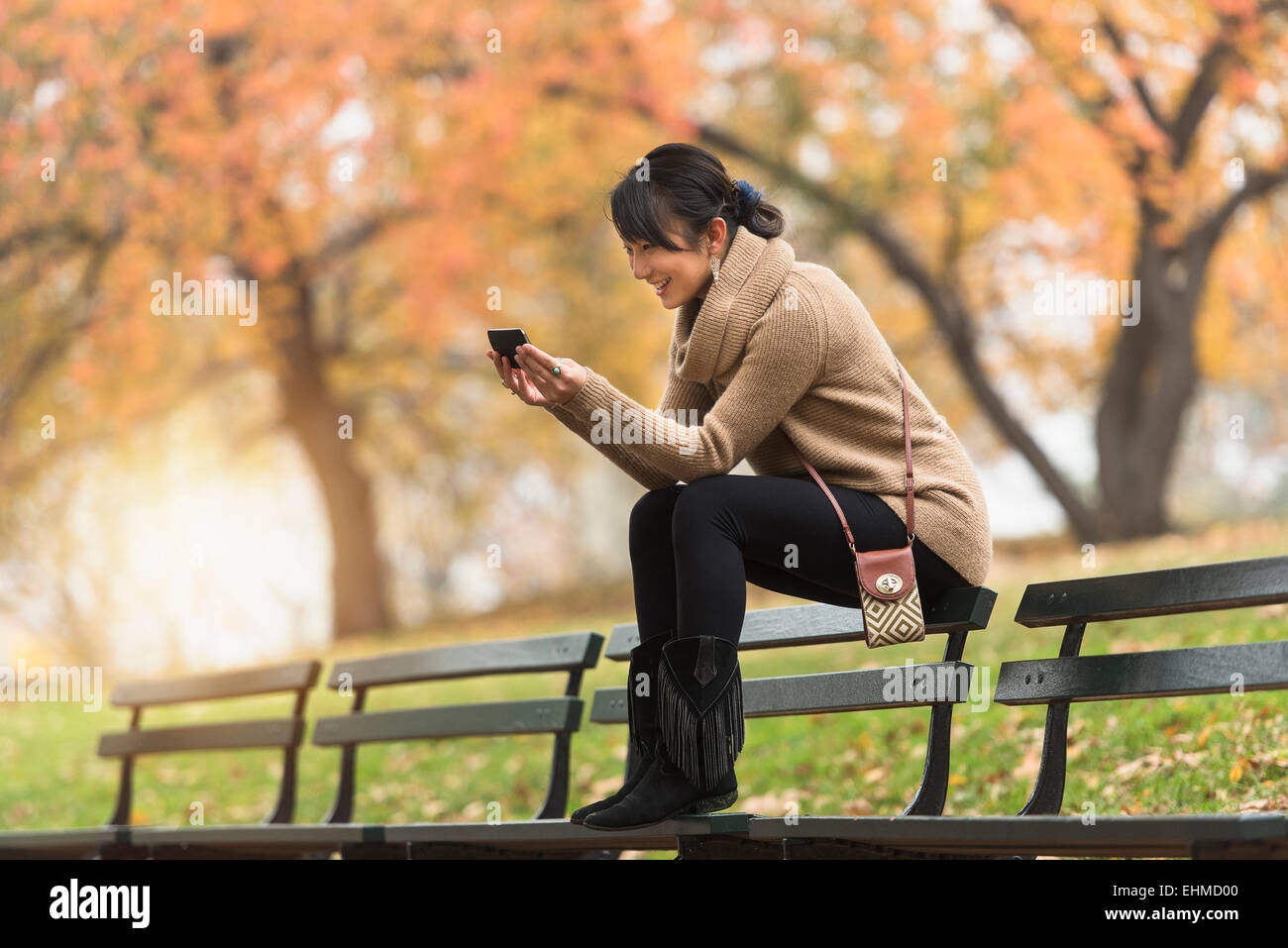 Woman in bench talking cell hi-res stock photography and images - Alamy