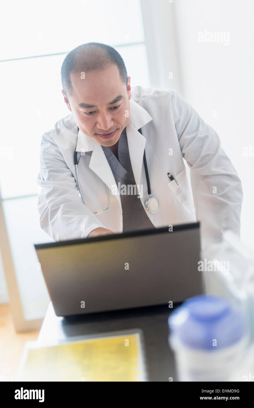 Korean doctor hi-res stock photography and images - Alamy