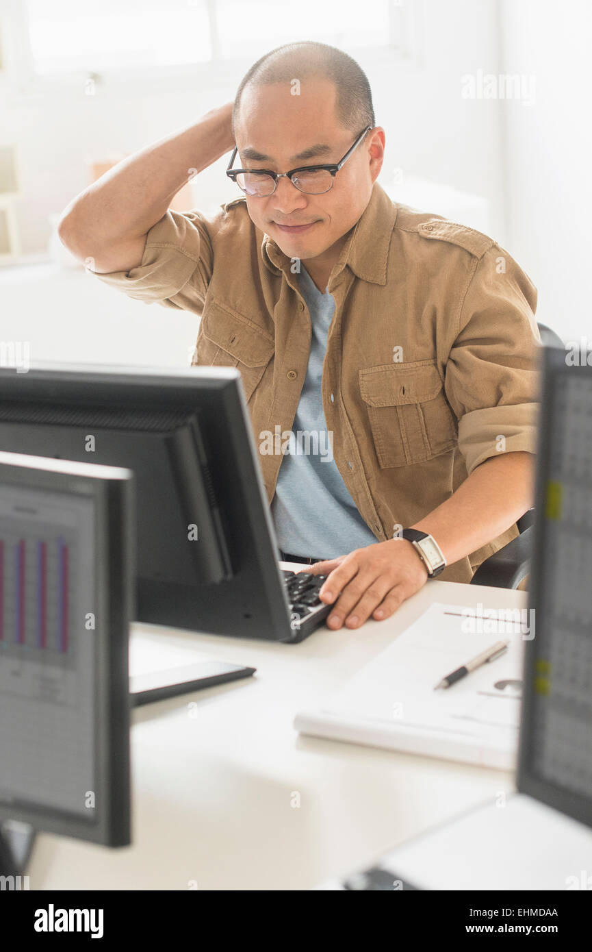 Korean business computer hi-res stock photography and images - Alamy