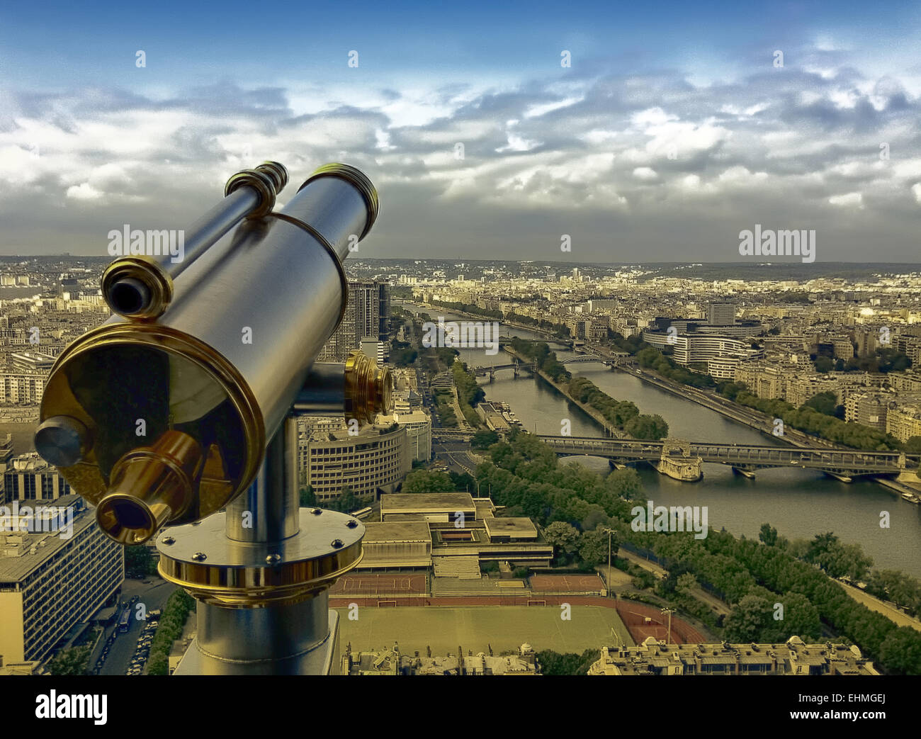 Tourist telescope eiffel tower hi-res stock photography and images - Alamy
