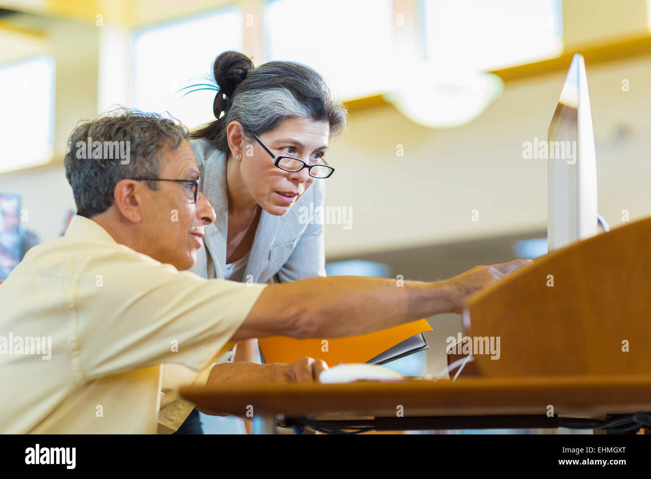 Mature student in computer hi-res stock photography and images - Alamy