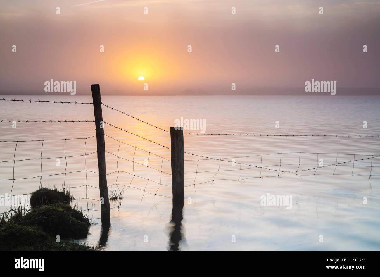 Sunrise over Crowdy reservoir on Bodmin Moor Stock Photo - Alamy