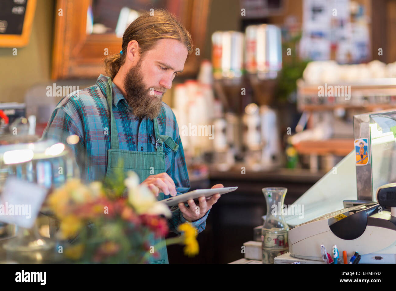 Digital tablet cafe hi-res stock photography and images - Alamy