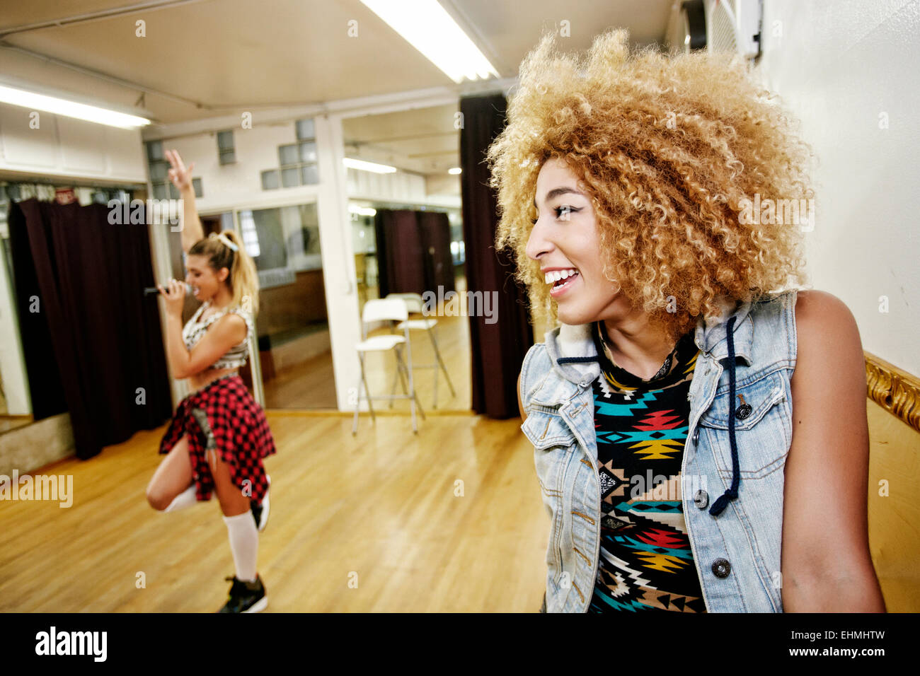 Dancer and singer rehearsing in studio Stock Photo - Alamy