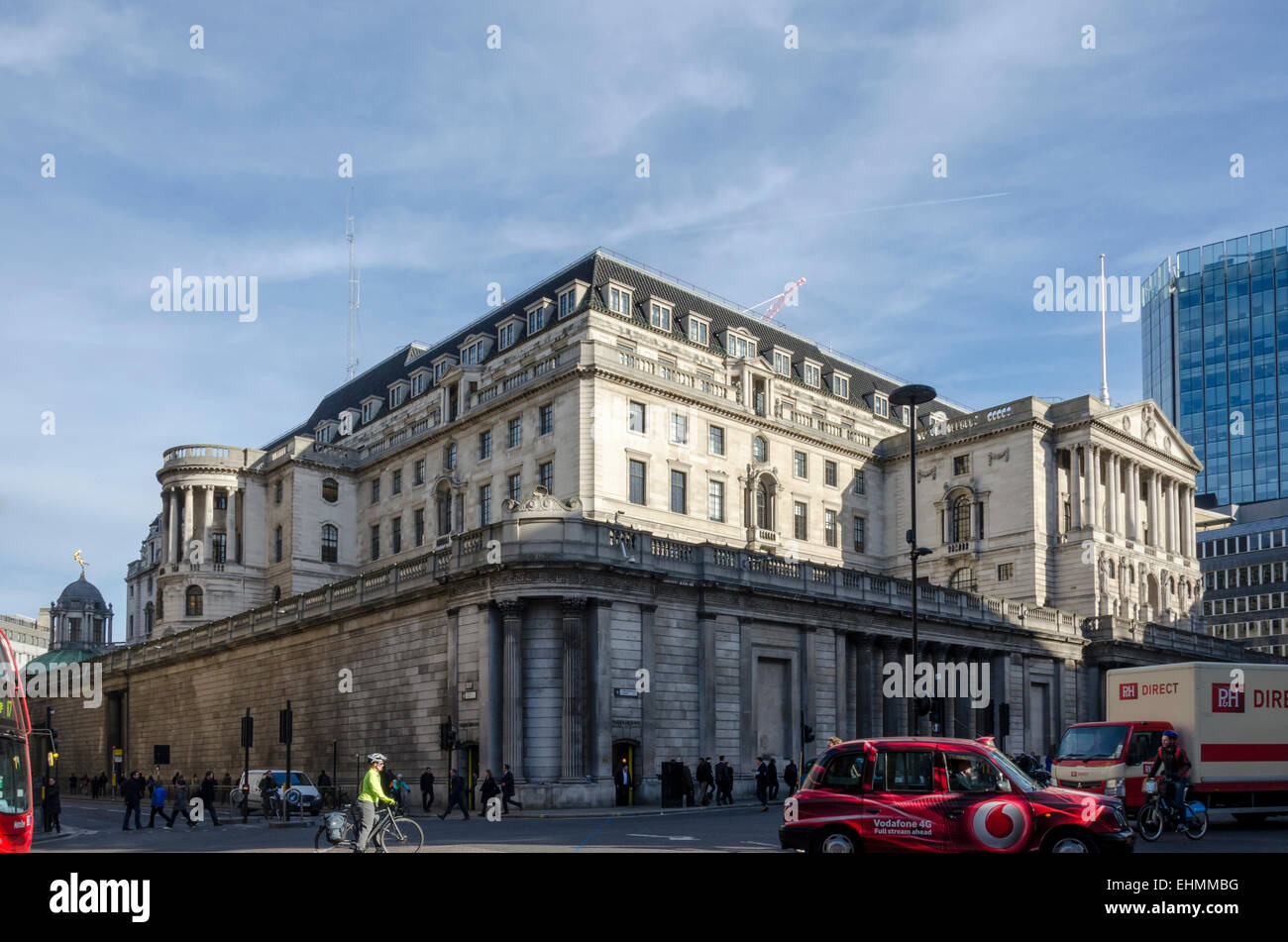 Bank of England building, Threadneedle Street, City of London, UK Stock ...