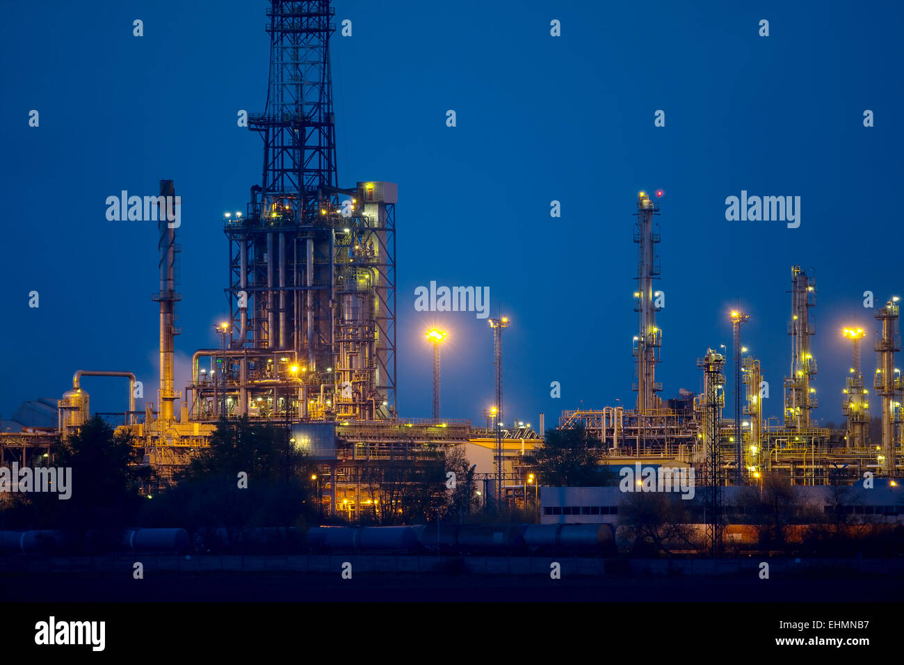 Refinery complex hi-res stock photography and images - Alamy