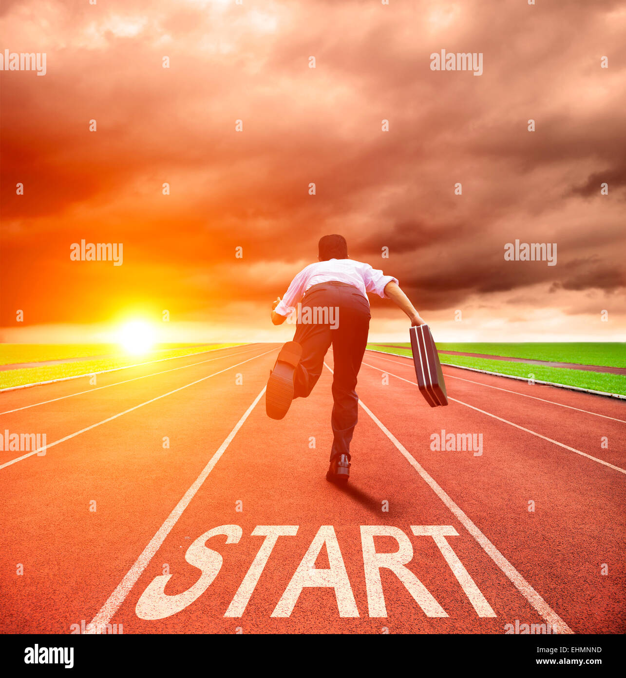 Running race start line hi-res stock photography and images - Alamy