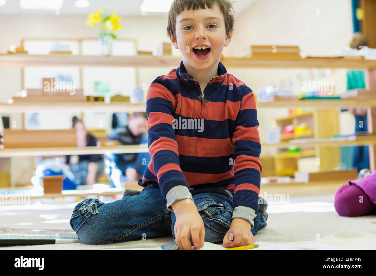 Children sitting on floor classroom hi-res stock photography and images ...