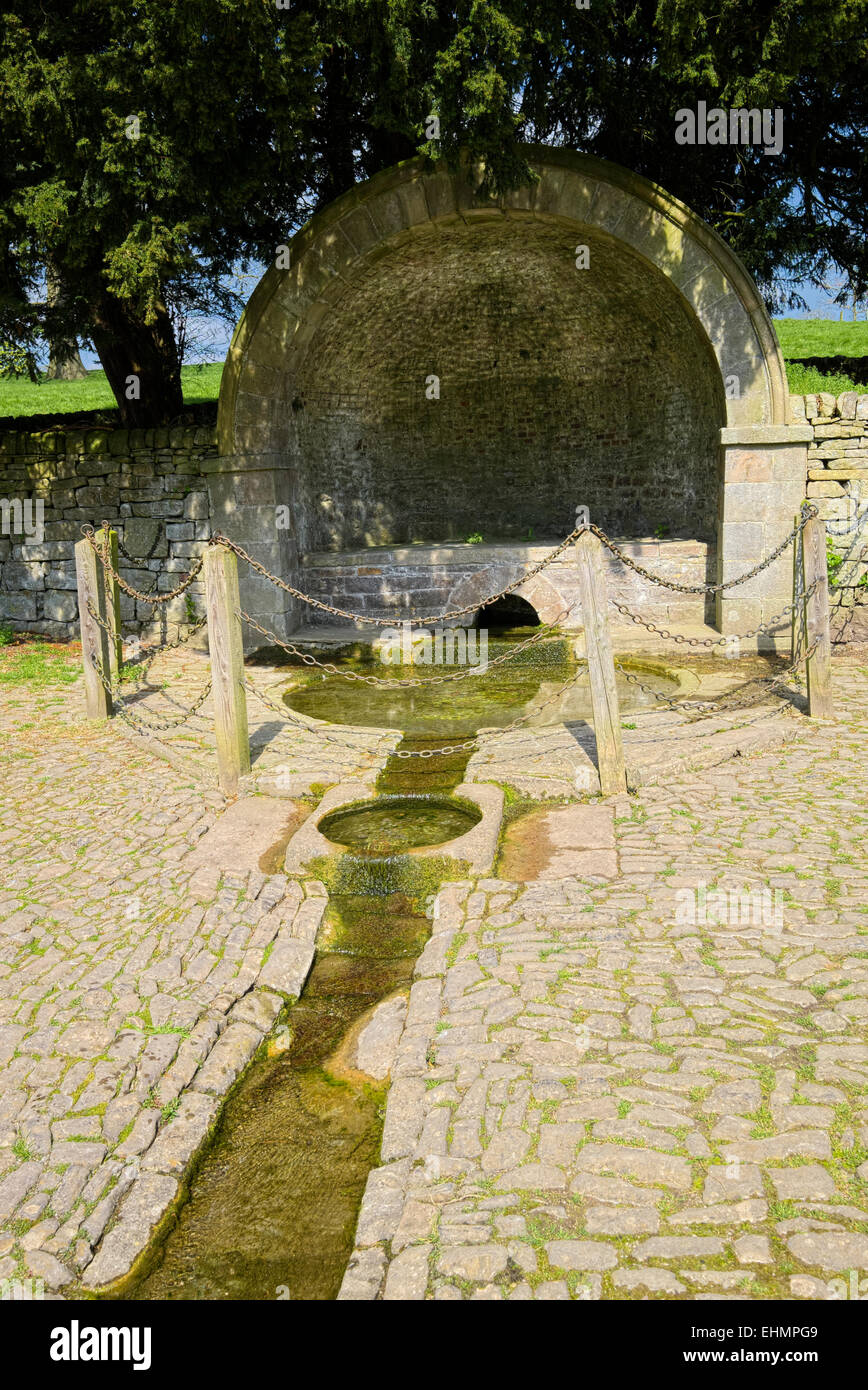 Small well in the Derbyshire village of Tissington England Stock Photo ...