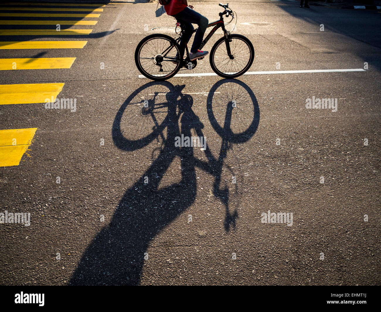 Cycling in the city hi-res stock photography and images - Alamy