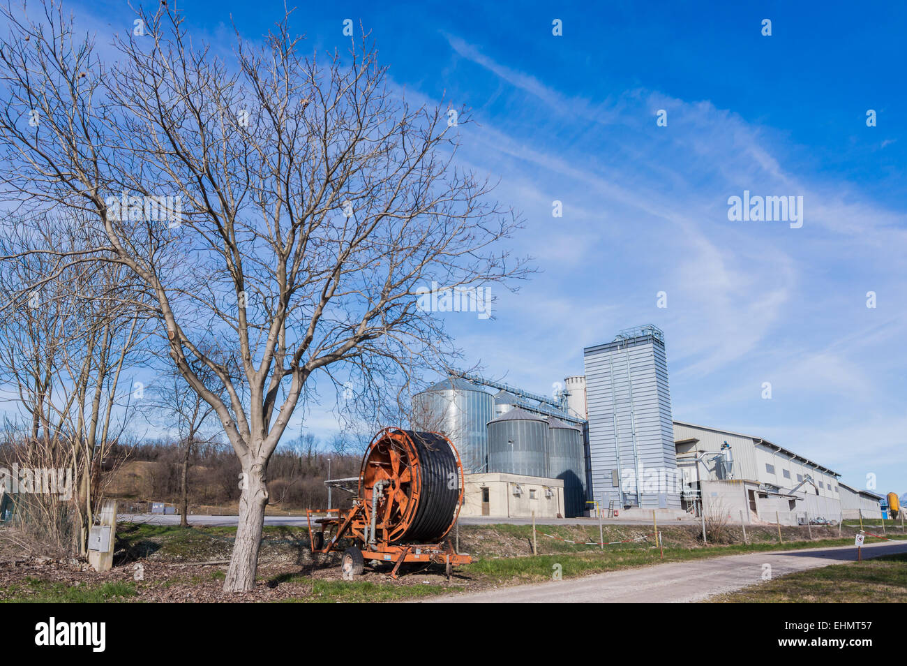 Storage facility cereals and production of bio gas; silos and drying ...
