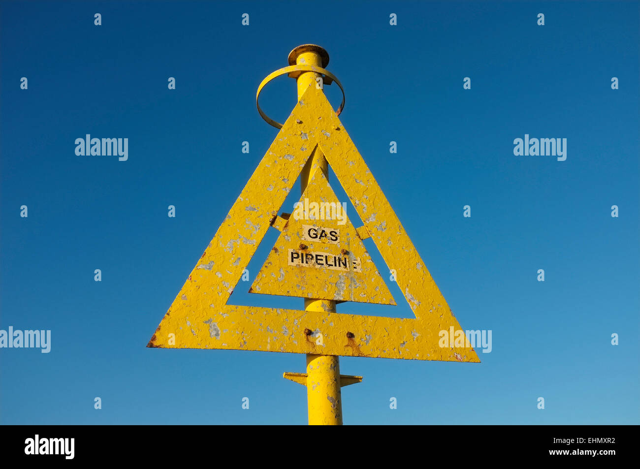 Yellow warning triangle hi-res stock photography and images - Alamy
